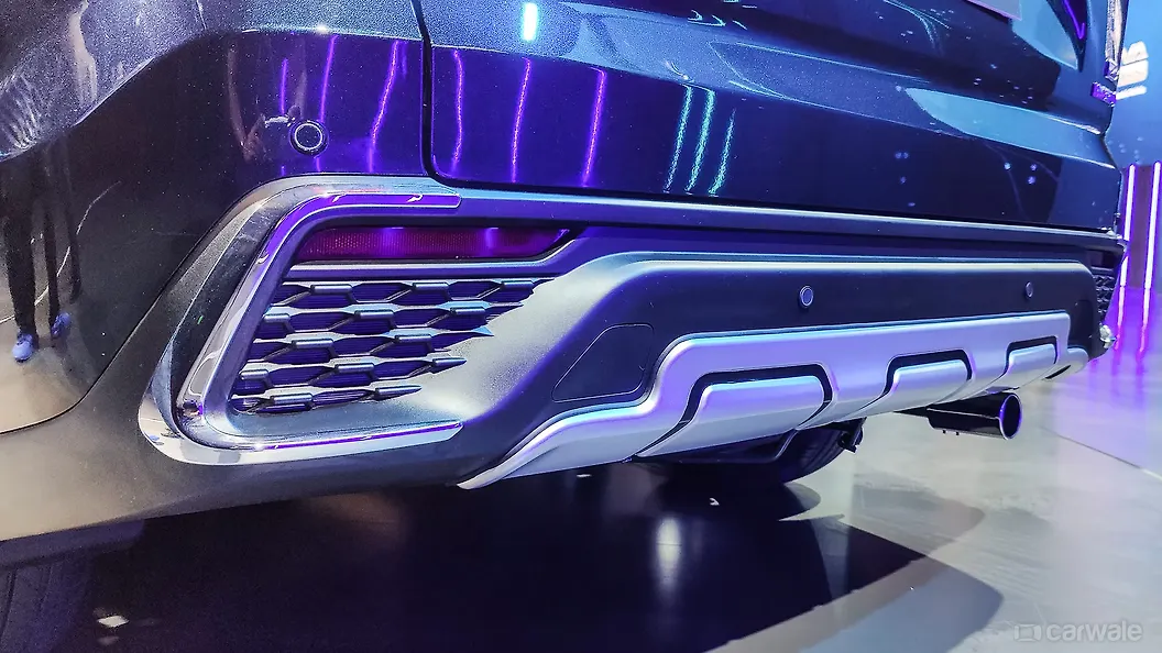 Innova Hycross Rear View Image, Innova Hycross Photos in India - CarWale