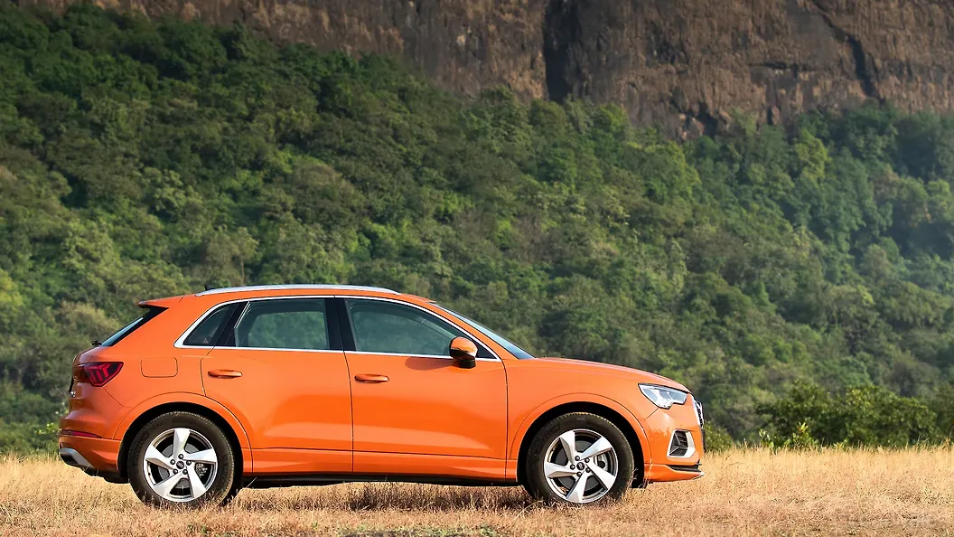 Q3 Left Side View Image, Q3 Photos in India - CarWale