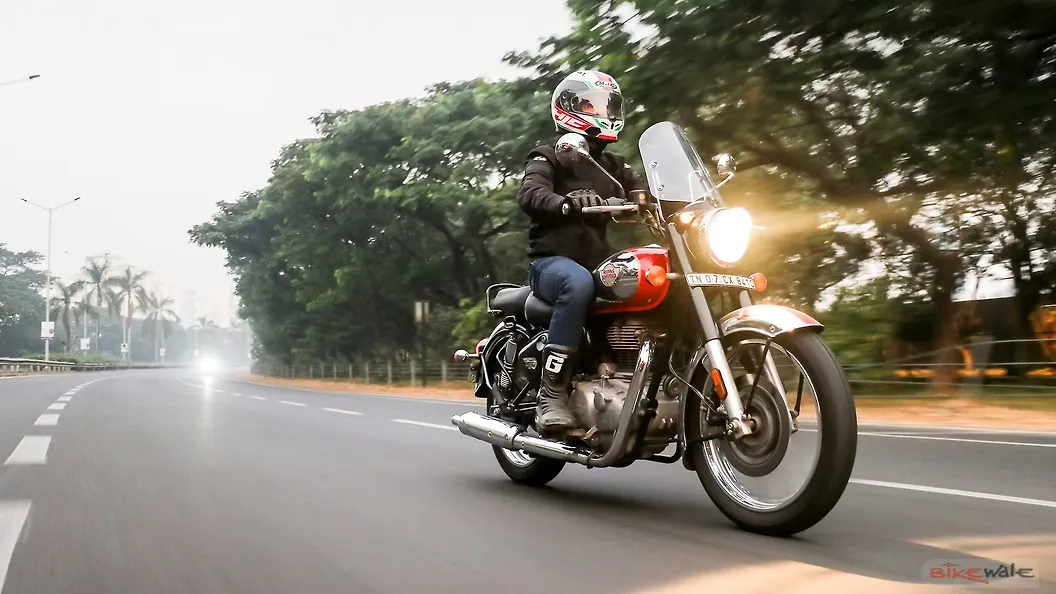 Royal Enfield Classic 350 Right Front Three Quarter Image – BikeWale