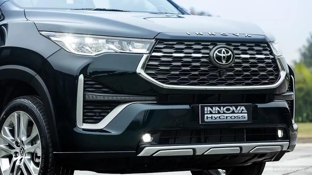 Innova Hycross Grille Image, Innova Hycross Photos in India - CarWale