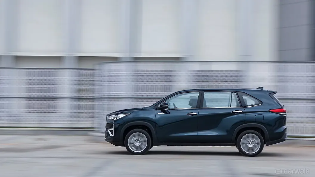 Innova Hycross Left Side View Image, Innova Hycross Photos in India ...