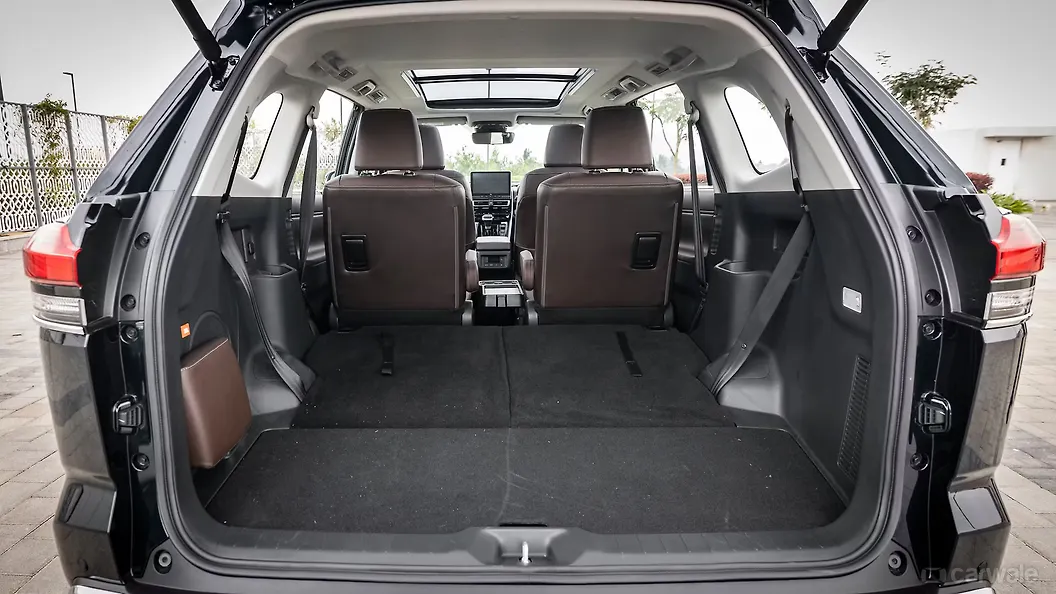 Innova Hycross Open Boot/Trunk Image, Innova Hycross Photos in India ...