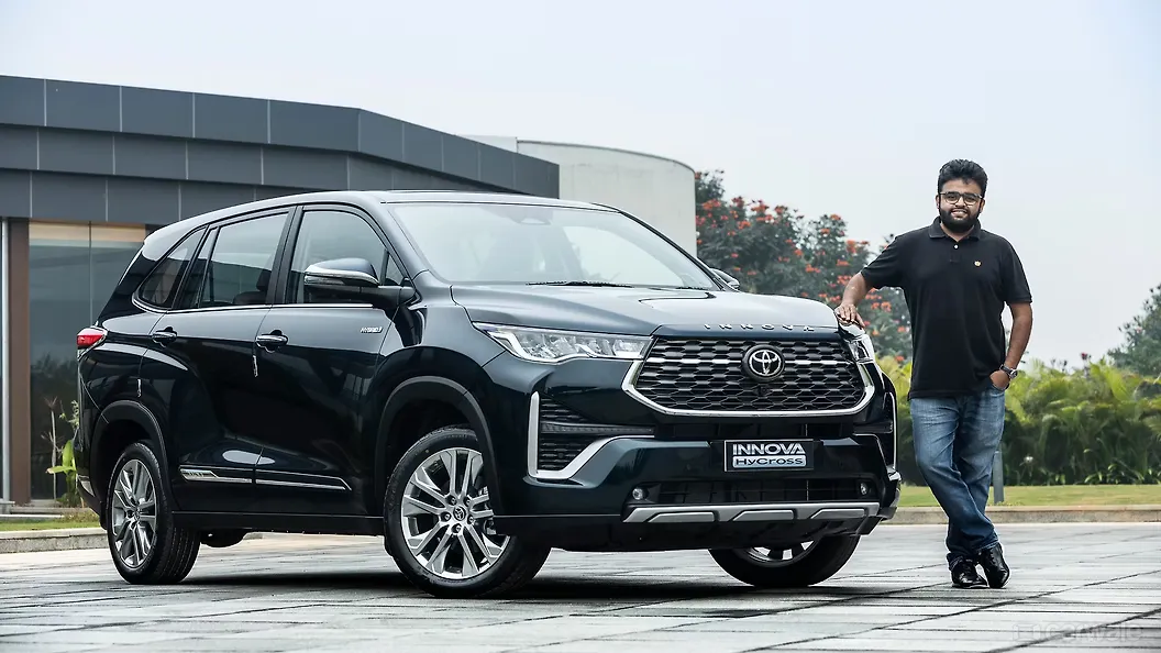 Innova Hycross Right Front Three Quarter Image, Innova Hycross Photos ...