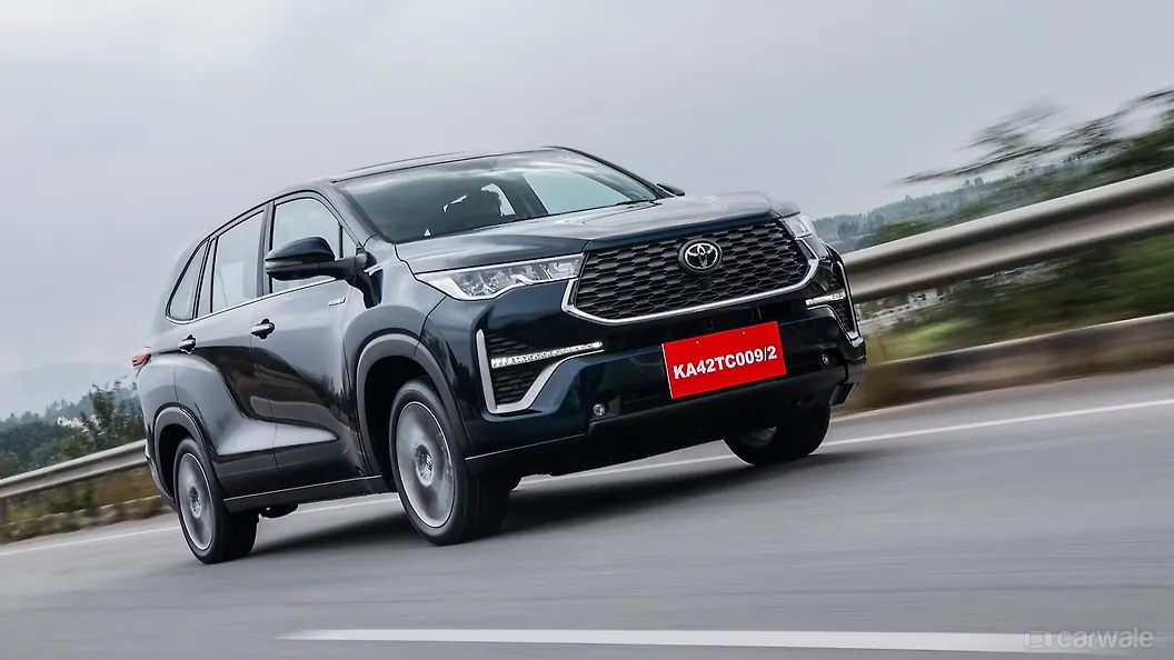 Innova Hycross Right Front Three Quarter Image, Innova Hycross Photos ...