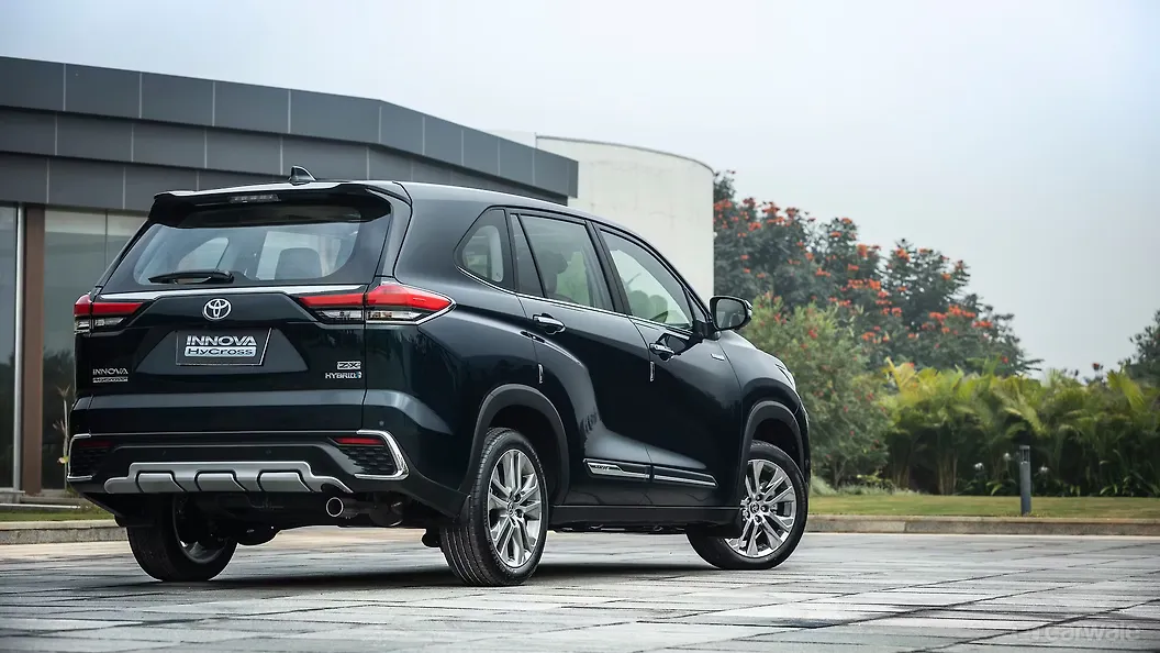 Innova Hycross Right Rear Three Quarter Image, Innova Hycross Photos in ...