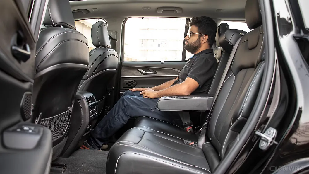 Grand Cherokee Rear Seats Image, Grand Cherokee Photos in India - CarWale
