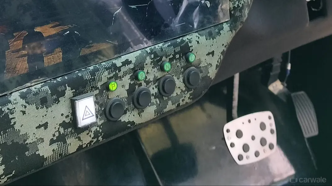 Defy Second Row Seats Image, Defy Photos in India - CarWale