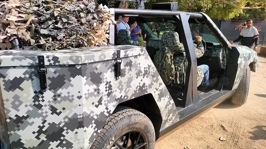 Defy Right Rear Three Quarter Image, Defy Photos in India - CarWale