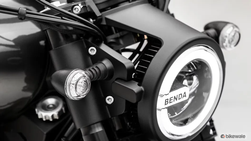 Keeway V302C Front Turn Indicators Image – BikeWale