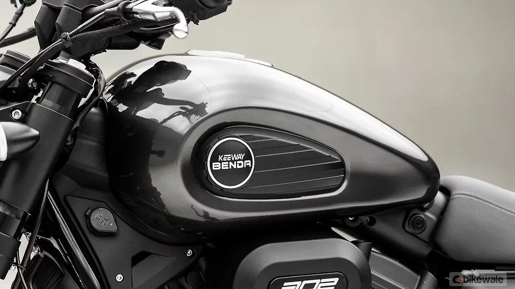 Keeway V302C Fuel Tank Image – BikeWale