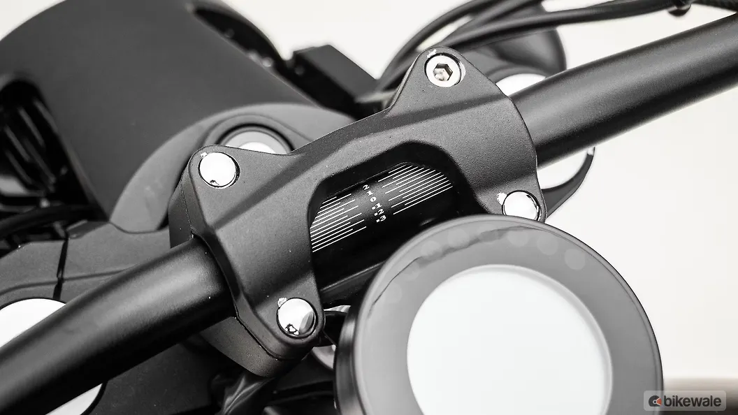 Keeway V302C Handlebar Image – BikeWale