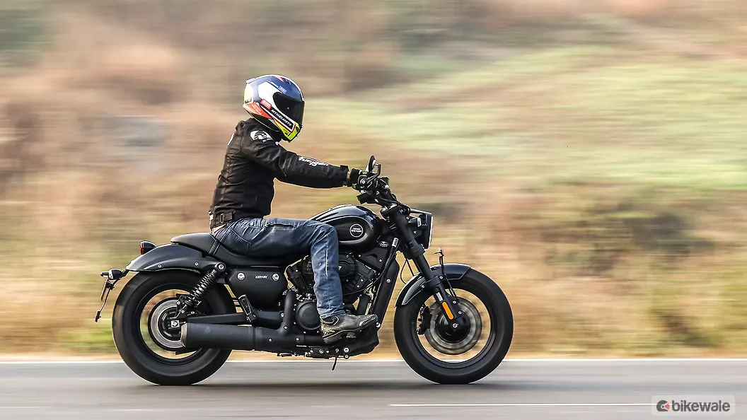 Keeway V302C Rear Reflex Reflector Image – BikeWale