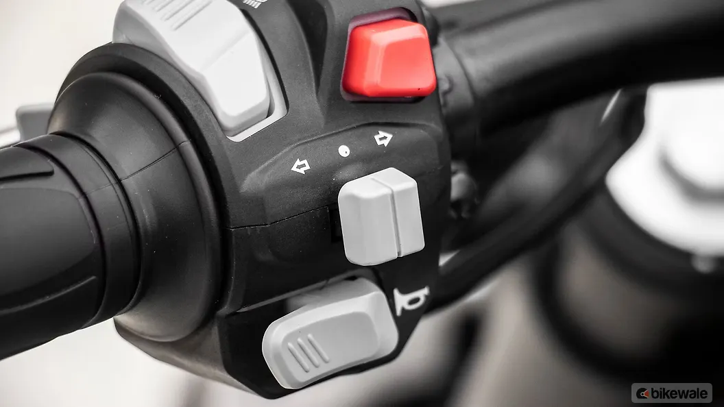 Keeway V302C High Beam Low Beam Switch Image – BikeWale