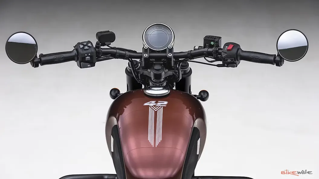Jawa 42 Bobber Handle Bar Image Bikewale