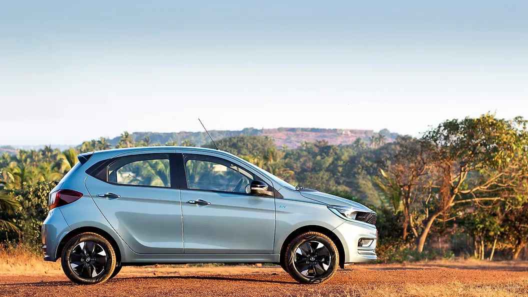 Tiago EV Right Side View Image, Tiago EV Photos in India - CarWale