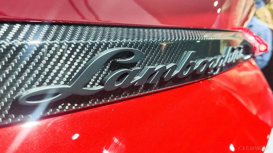 Urus Performante Rear Logo Image, Urus Performante Photos in India ...