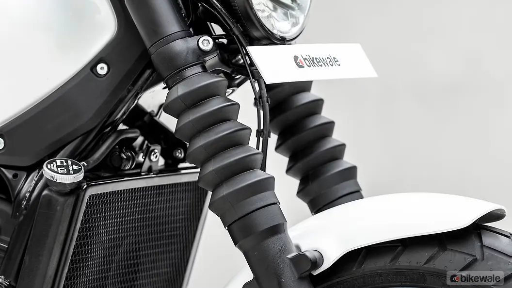 Royal Enfield Guerrilla 450 Front Brake Fluid Reservoir Image – BikeWale