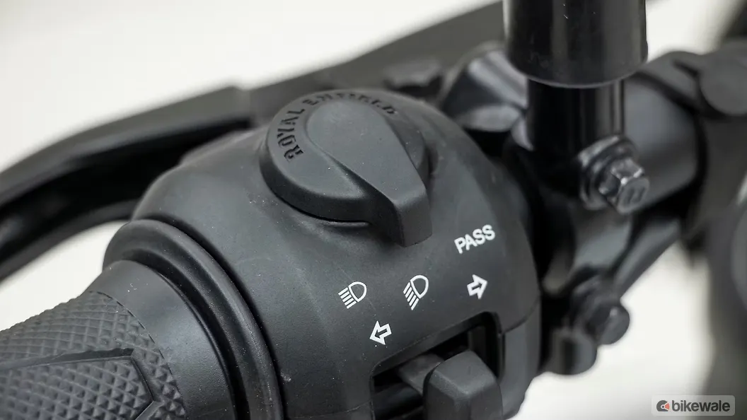 Royal Enfield Guerrilla 450 High Beam Low Beam Switch Image – BikeWale