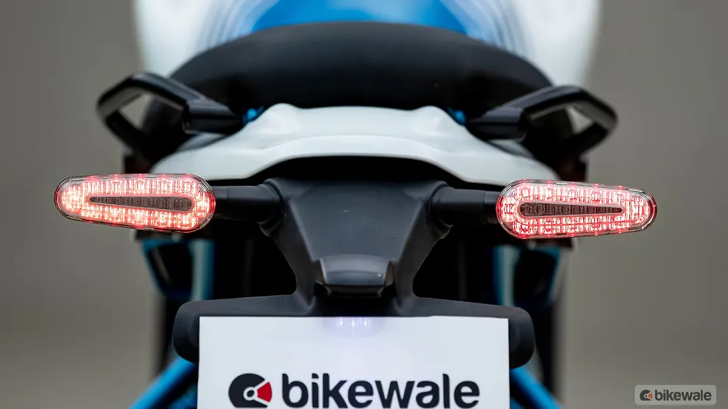 Royal Enfield Guerrilla 450 Number Plate Lamp Image – BikeWale