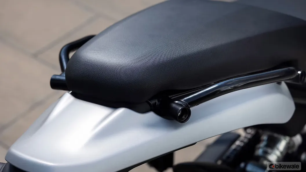 Images of Royal Enfield Guerrilla 450 | Photos of Guerrilla 450 - BikeWale