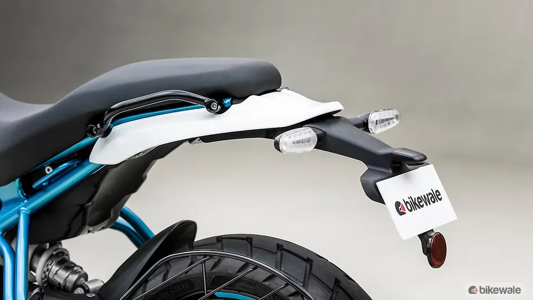 Royal Enfield Guerrilla 450 Rear Reflex Reflector Image – BikeWale