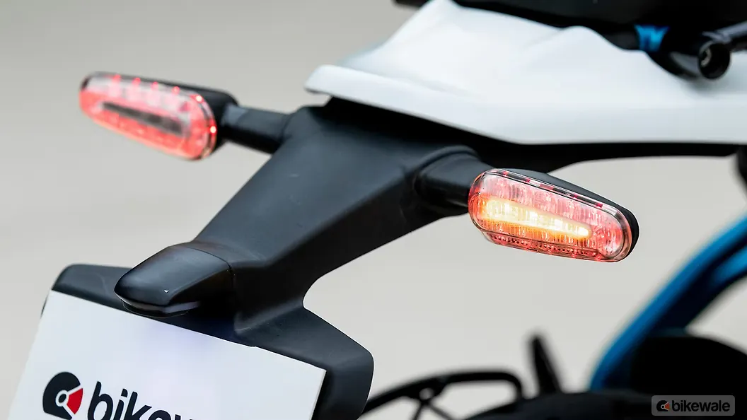 Royal Enfield Guerrilla 450 Rear Turn Indicators Image – BikeWale