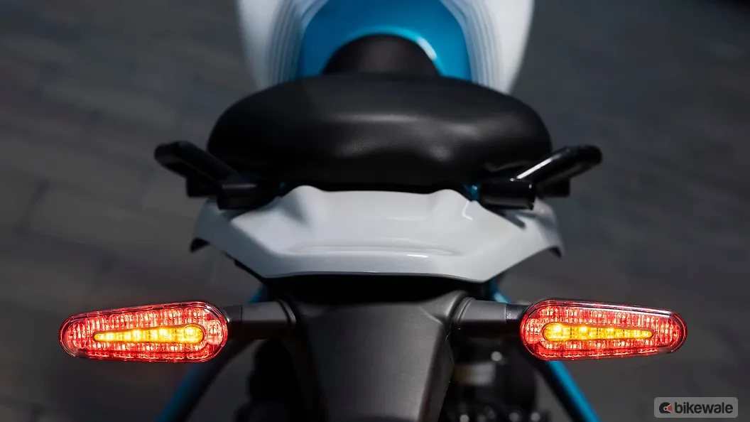 Royal Enfield Guerrilla 450 Rear Turn Indicators Image – BikeWale