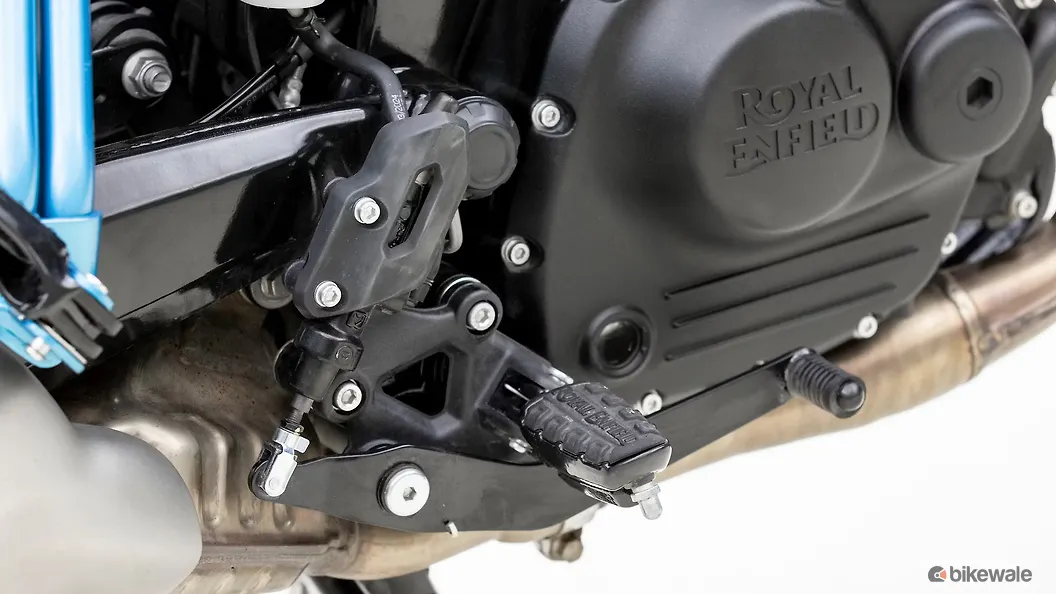 Royal Enfield Guerrilla 450 Side Stand Image – BikeWale