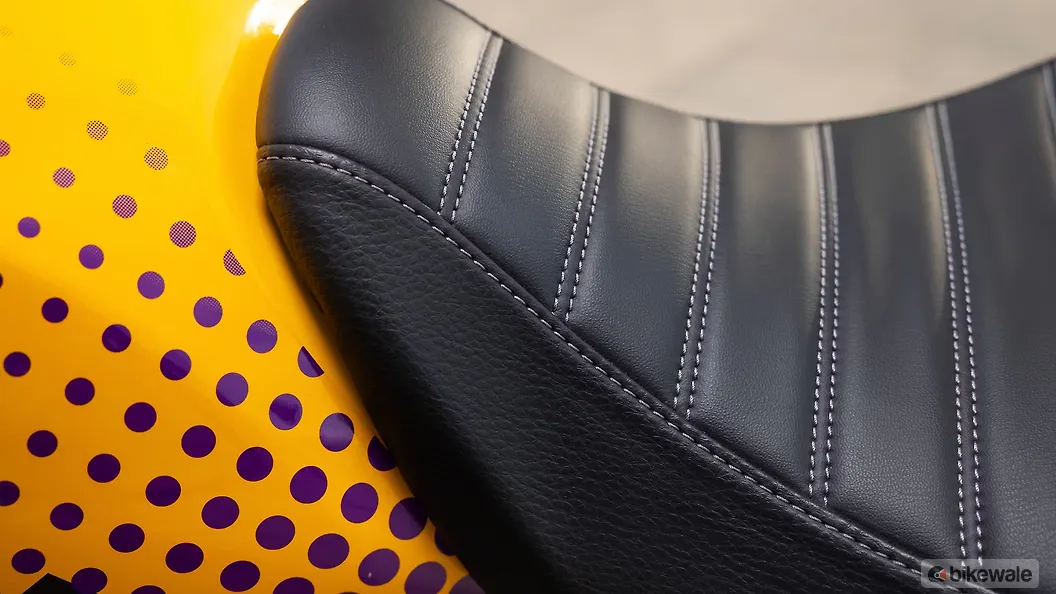 Royal Enfield Guerrilla 450 Rider Seat Image – BikeWale