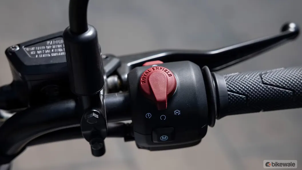 Royal Enfield Guerrilla 450 Right Side Handelbar Throttle Grip Image ...