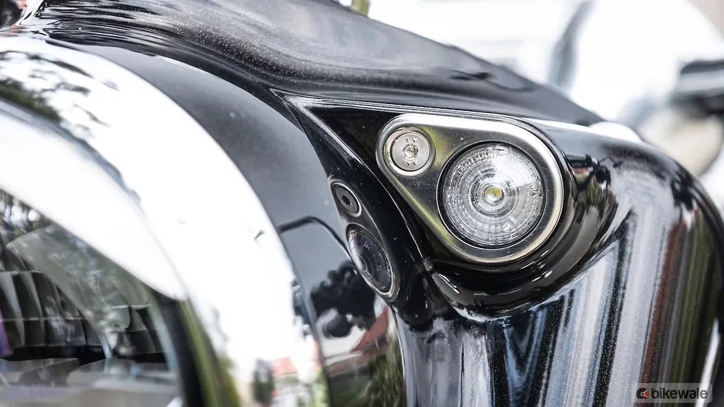 Royal Enfield Classic 650 Head Light Image – BikeWale