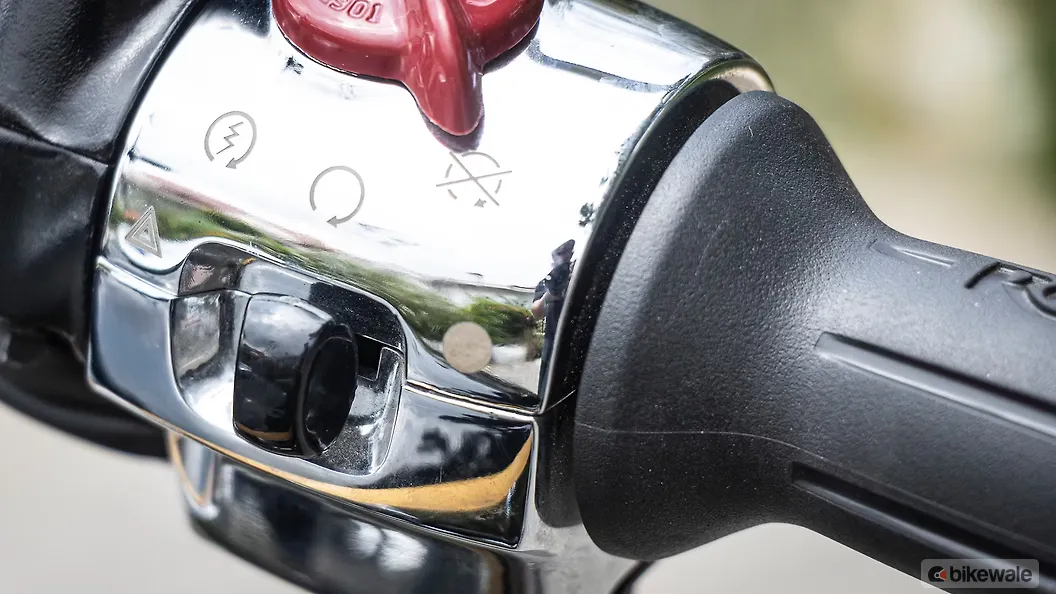 Royal Enfield Classic 650 Hazard Warning Lights Switch Image – BikeWale