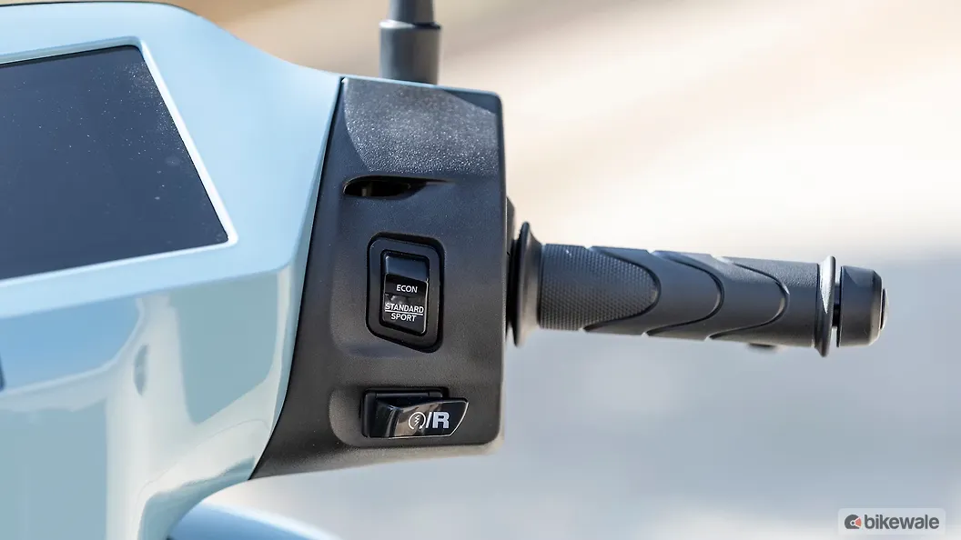 Honda Activa e Right Side Throttle Grip Image – BikeWale