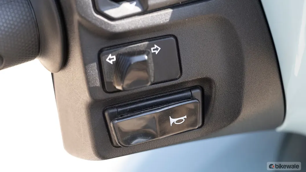 Honda Activa e Turn Indicators Switch Image – BikeWale