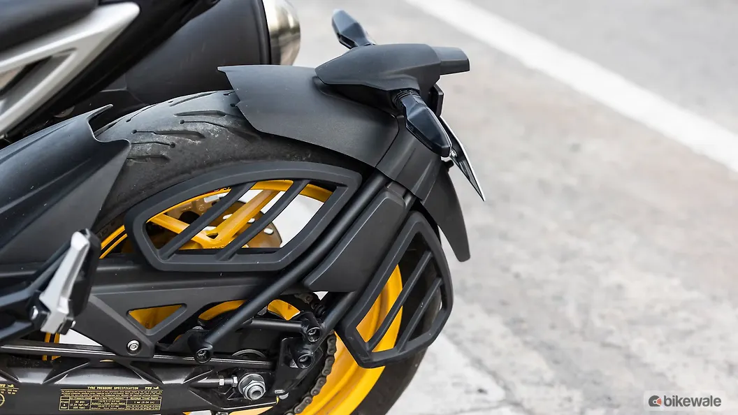 TVS Apache RTR 310 Rear Wheel Floting Hugger Image – BikeWale