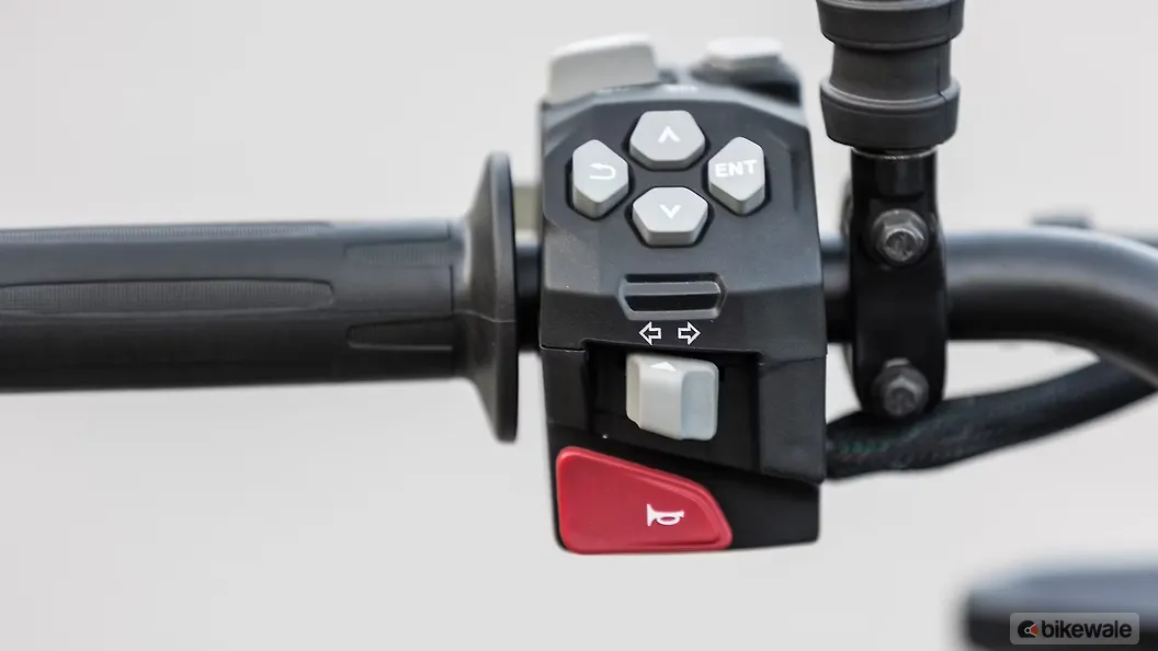 TVS Apache RTR 310 Turn Indicators Switch Image – BikeWale