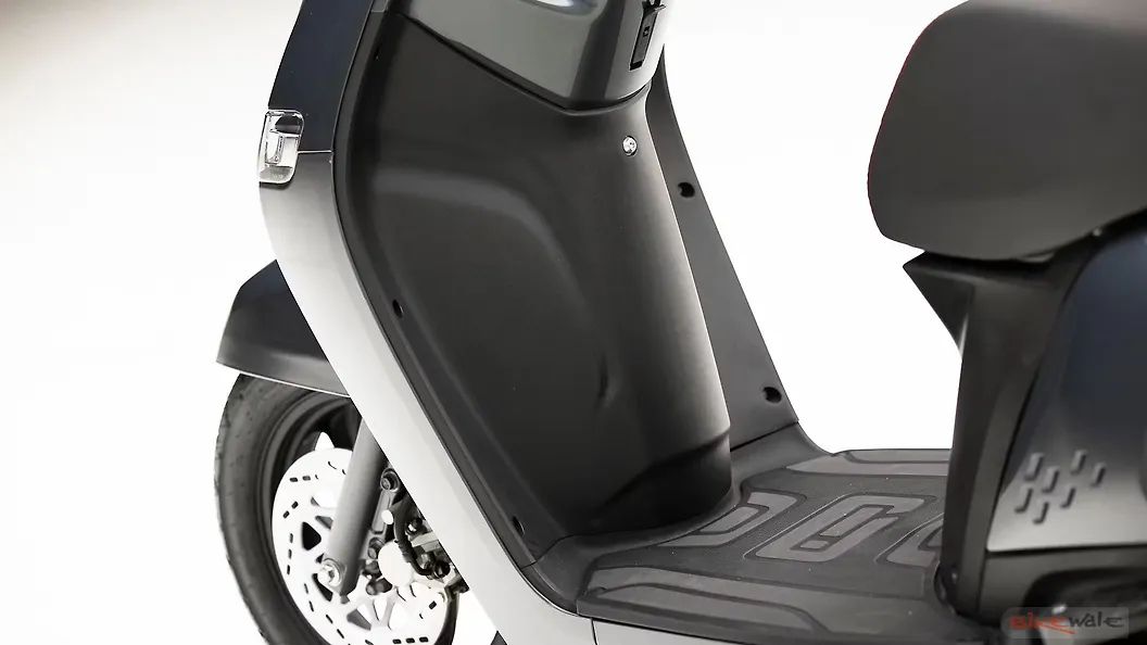TVS iQube Floorboard Image – BikeWale