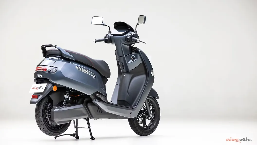 TVS iQube Right Side View Image – BikeWale
