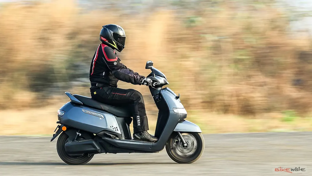 TVS iQube Right Side View Image – BikeWale