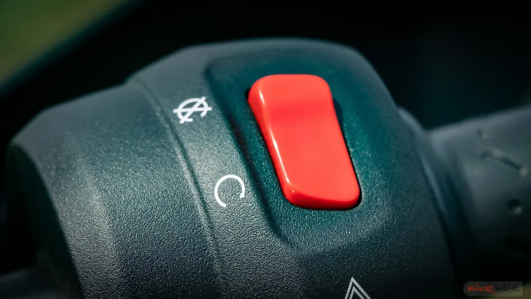 Triumph Scrambler 400 X Emergency Off Switch/Kill Switch Image – BikeWale