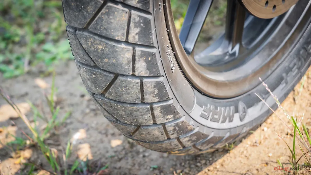 Triumph Scrambler 400 X Front Tyre Image – BikeWale