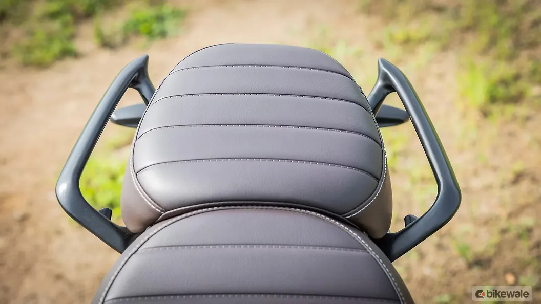 Triumph Scrambler 400 X Grab Rail Image – BikeWale