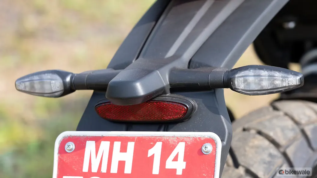 Triumph Scrambler 400 X Grab Rail Image – BikeWale