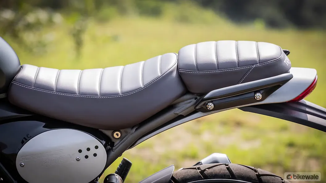 Triumph Scrambler 400 X Seat Remove/Fix Lock Image – BikeWale