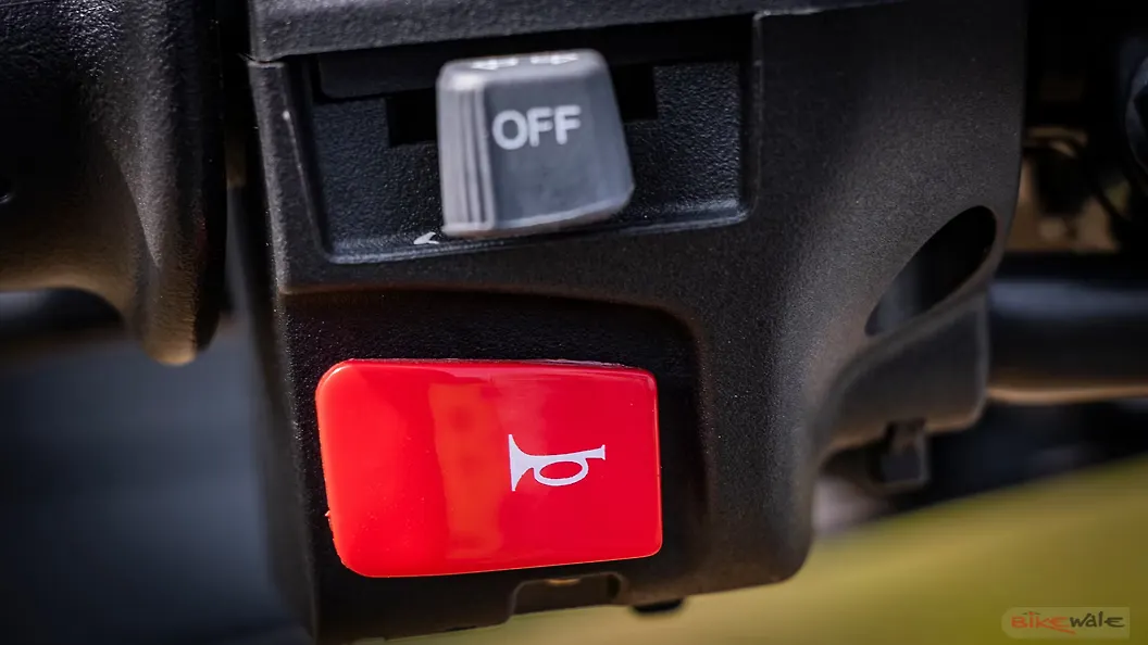 Triumph Scrambler 400 X Turn Indicators Switch Image – BikeWale