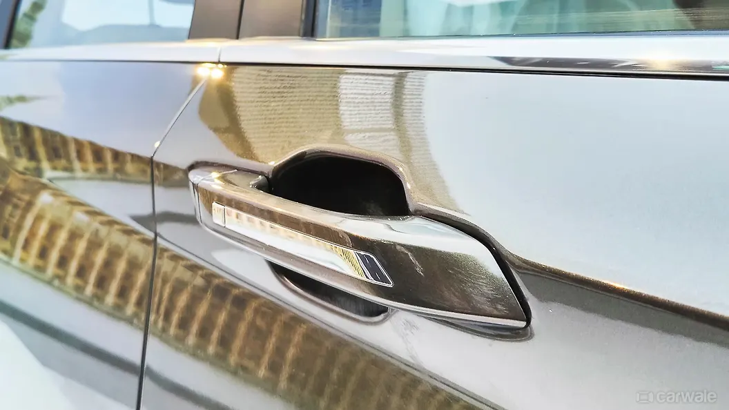 Hector Front Door Handle Image, Hector Photos in India - CarWale