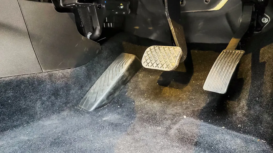 Hector Pedals/Foot Controls Image, Hector Photos in India - CarWale