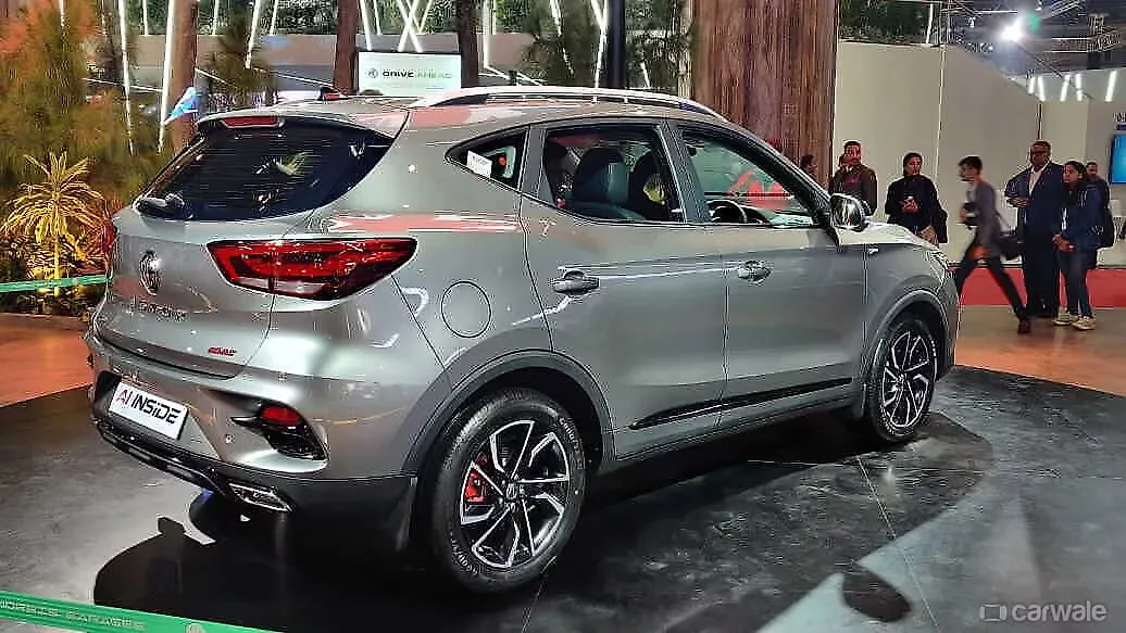 Bonneville Rear View Image, Bonneville Photos in India - CarWale