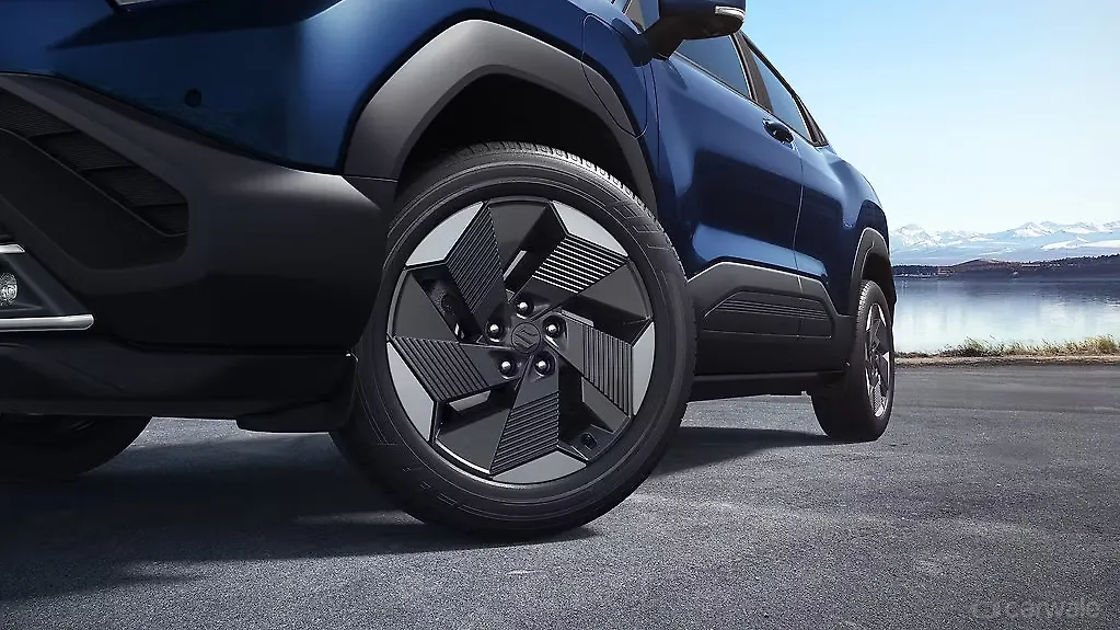 e Vitara Wheel Image, e Vitara Photos in India - CarWale