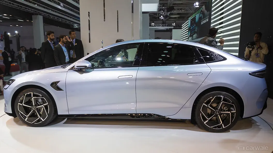 Seal Left Side View Image, Seal Photos in India - CarWale